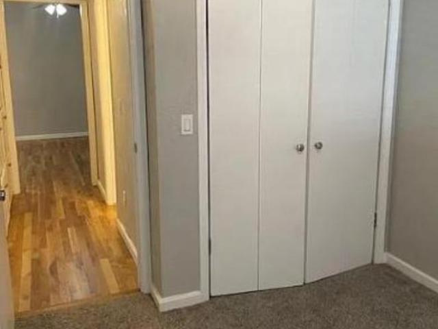 2 Br, 1 bath, Apartment 3019 N Lee Ave