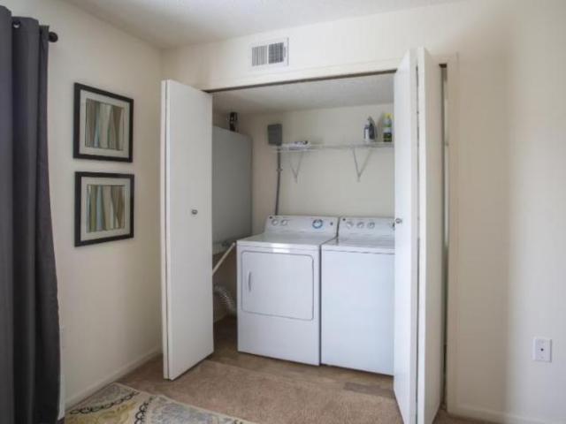 2 Br, 1 bath, Apartment 3032 Tobacco Rd