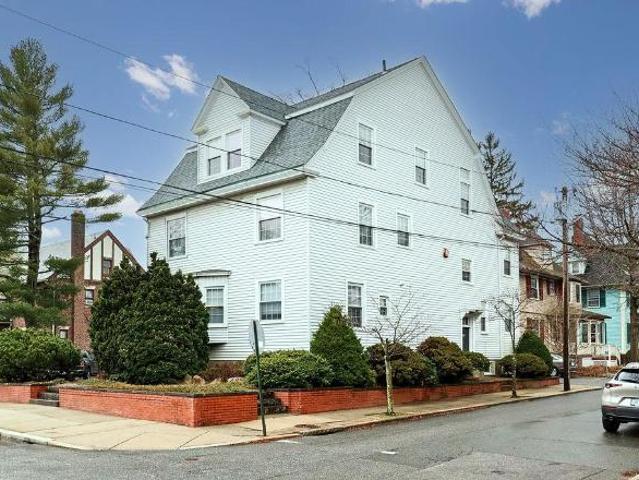 2 Br, 1 bath, Apartment 30 Elmgrove Avenue