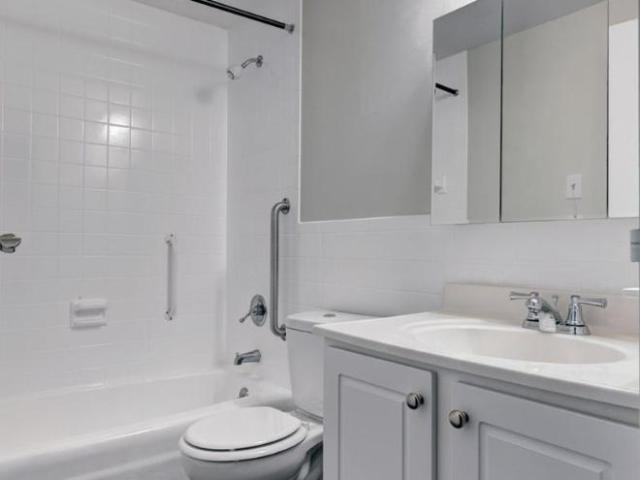 2 Br, 1 bath, Apartment 30 Rockingham Avenue