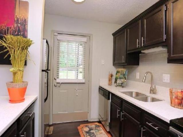 2 Br, 1 bath, Apartment 3108 Briarcliff Rd NE