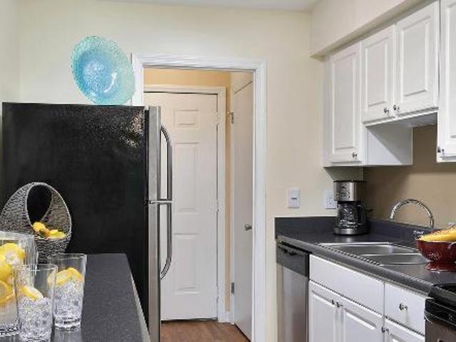 2 Br, 1 bath, Apartment 311 S Lasalle St