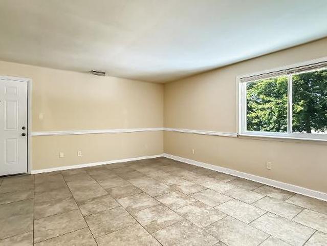 2 Br, 1 bath, Apartment 312 Ashlawn Drive