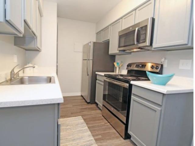 2 Br, 1 bath, Apartment 3130 Occidental Dr