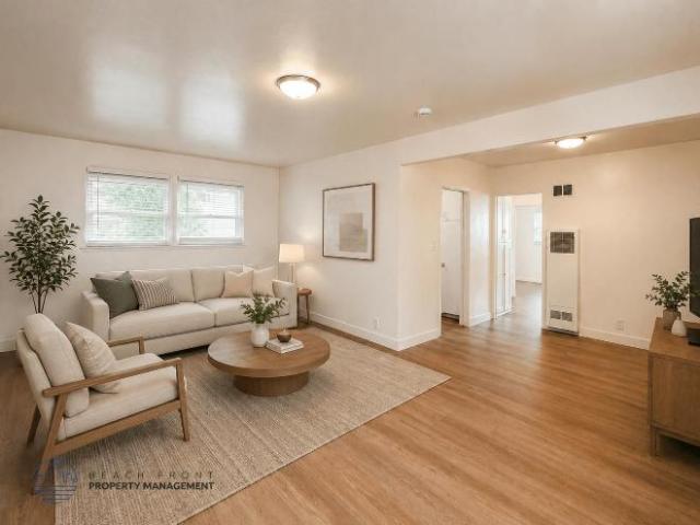 2 Br, 1 bath, Apartment 313 Calle Miramar