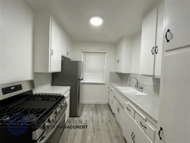 2 Br, 1 bath, Apartment 313 Calle Miramar