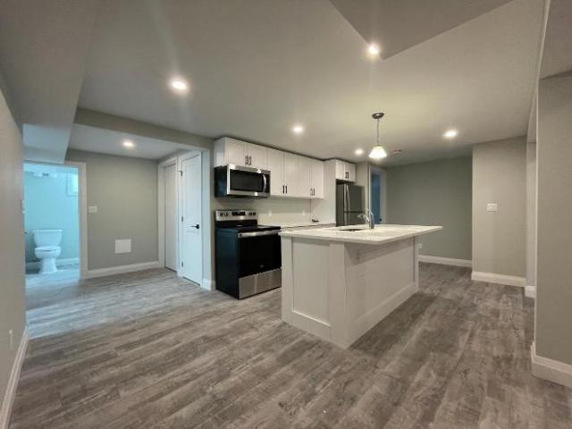 2 Br, 1 bath, Apartment 31 Burwell Street