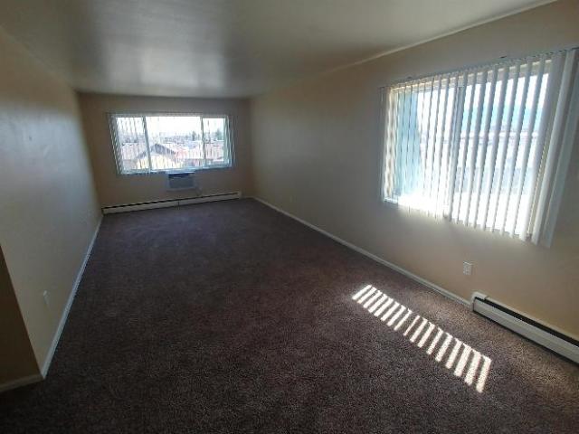 2 Br, 1 bath, Apartment 325 Cragmor Road
