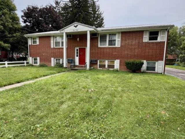2 Br, 1 bath, Apartment 320 E Chestnut St