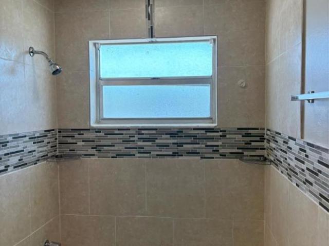 2 Br, 1 bath, Apartment 321 Johnson Ave