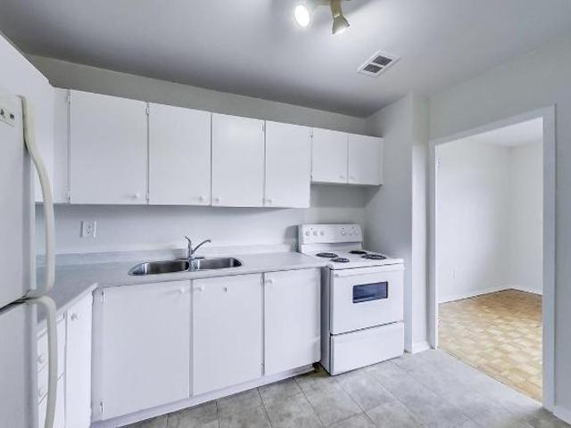 2 Br, 1 bath, Apartment 32 Clayland Drive
