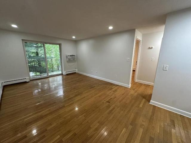 2 Br, 1 bath, Apartment 32 Annese Road
