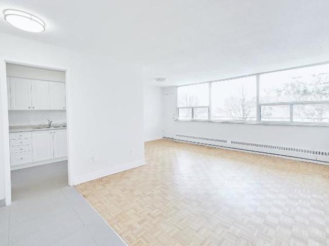 2 Br, 1 bath, Apartment 3355 Ponytrail Drive