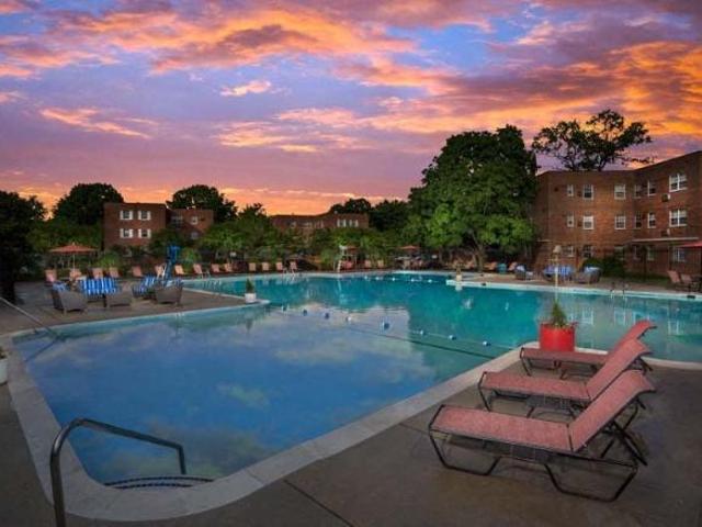 2 Br, 1 bath, Apartment 3301 Chillum Rd