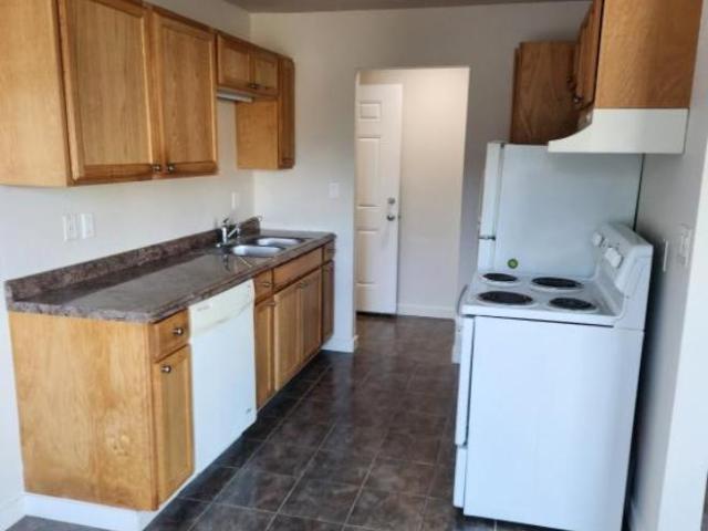 2 Br, 1 bath, Apartment 3308 Maple Street