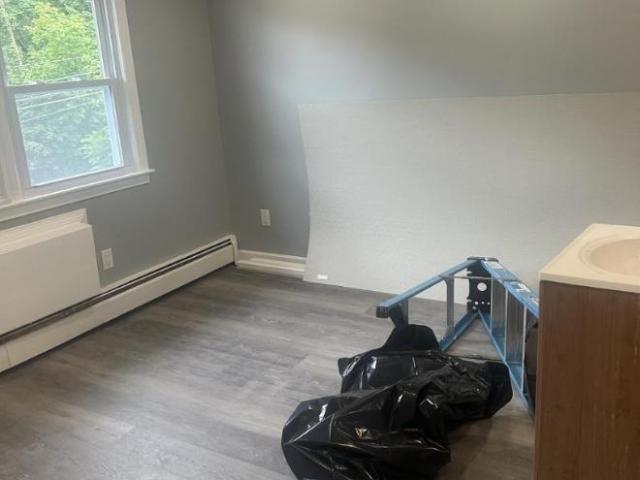 2 Br, 1 bath, Apartment 330 Mechanic Street