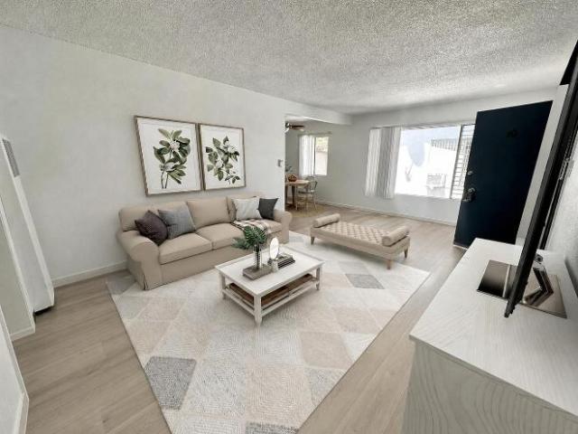 2 Br, 1 bath, Apartment 3333 Mentone Avenue