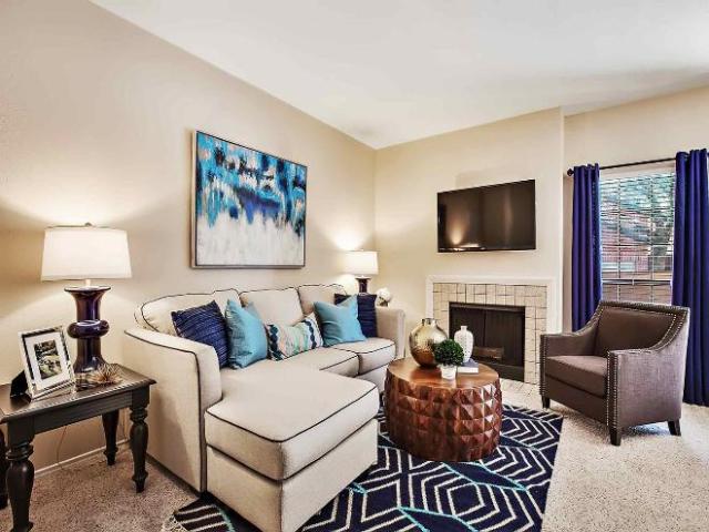 2 Br, 1 bath, Apartment 3330 Country Square Dr