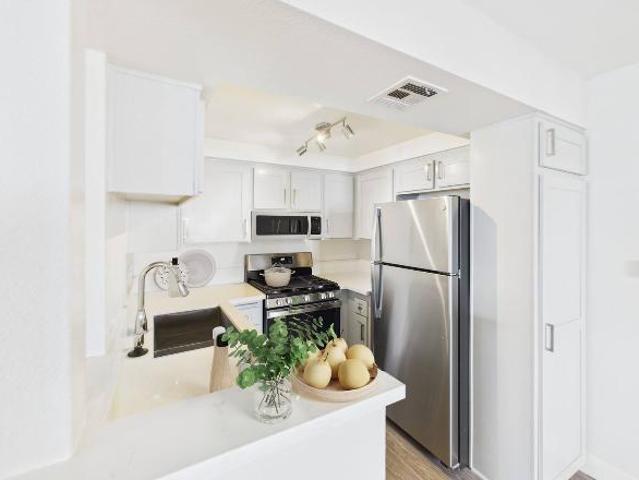 2 Br, 1 bath, Apartment 333 Andover Drive