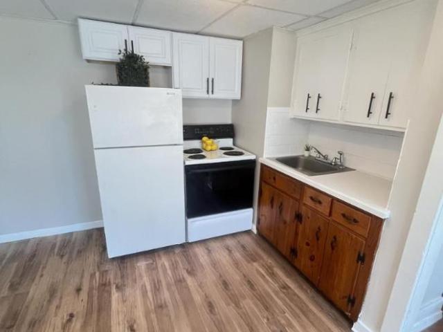 2 Br, 1 bath, Apartment 347 Main Street