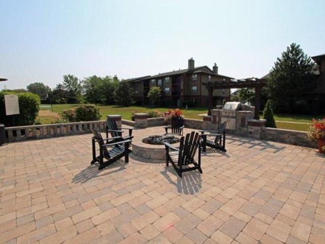 2 Br, 1 bath, Apartment 348 Glenwood Dr