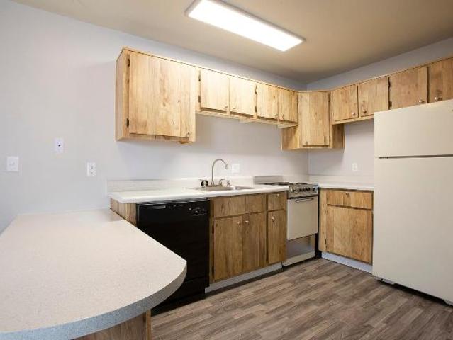 2 Br, 1 bath, Apartment 3400 Comanche Rd NE
