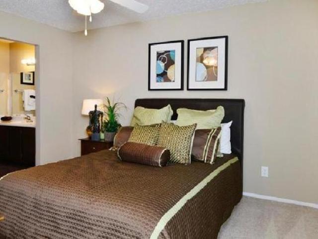 2 Br, 1 bath, Apartment 3400 Custer Rd