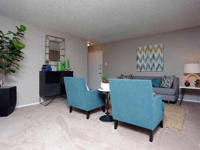 2 Br, 1 bath, Apartment 3400 Custer Rd