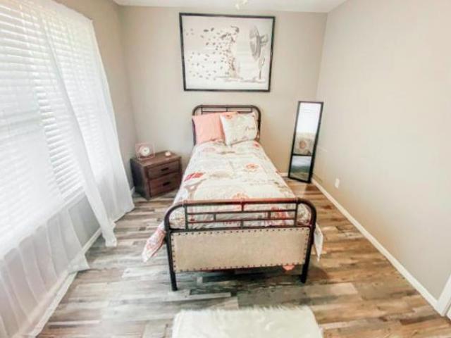 2 Br, 1 bath, Apartment 3400 SW 44th St