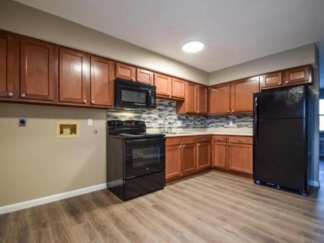 2 Br, 1 bath, Apartment 3405 Redbud Dr