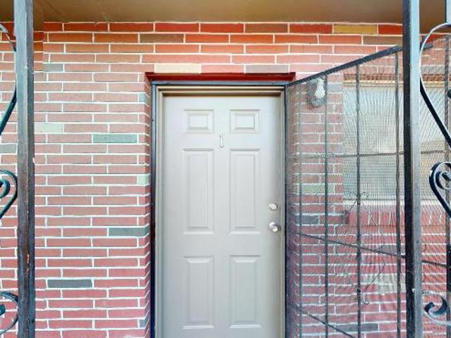 2 Br, 1 bath, Apartment 3410 Vail Ave SE