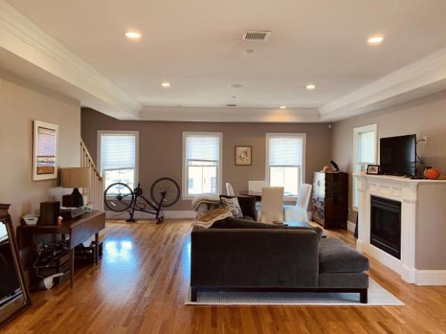 2 Br, 1 bath, Apartment 341 Gallivan Boulevard