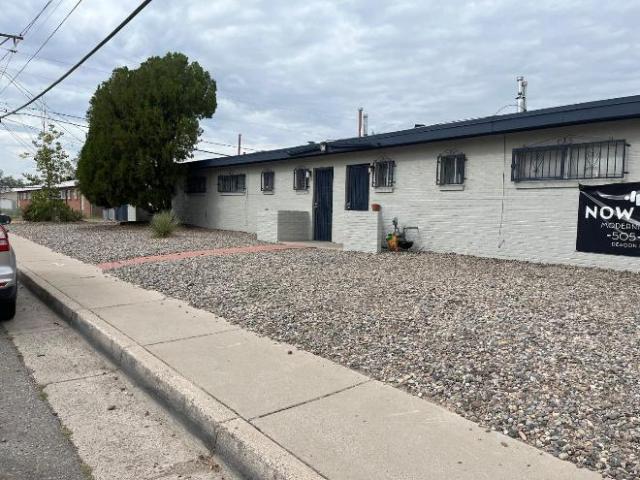 2 Br, 1 bath, Apartment 3422 Thaxton Ave SE