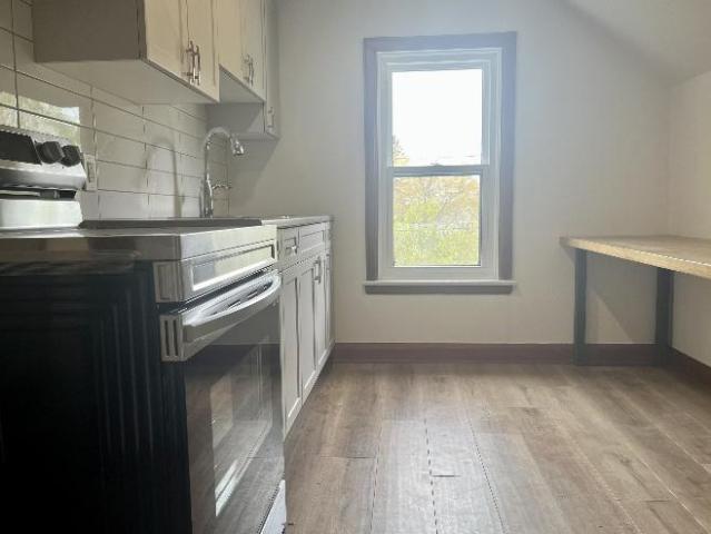 2 Br, 1 bath, Apartment 34 Hodge St