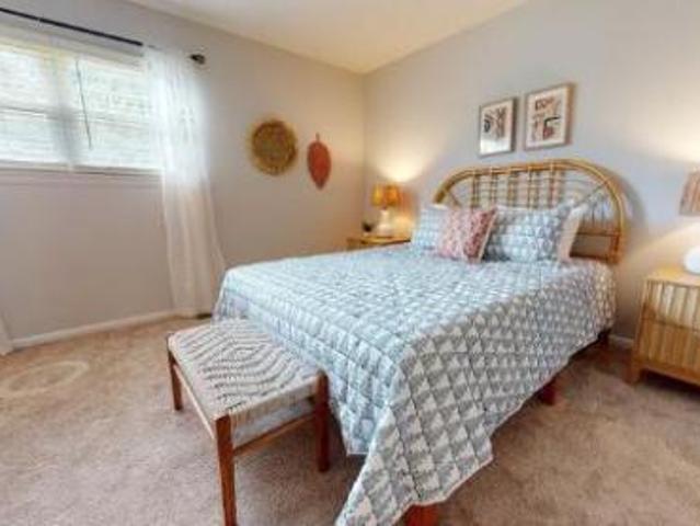2 Br, 1 bath, Apartment 34 Sherry Dr