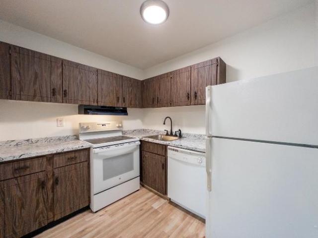 2 Br, 1 bath, Apartment 3541 Ridgeway St
