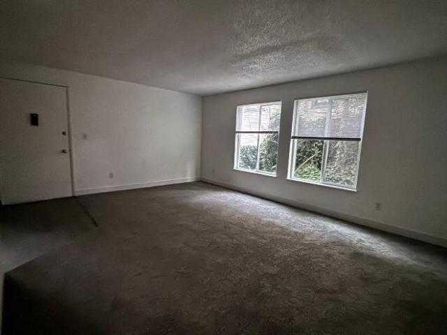 2 Br, 1 bath, Apartment 3547 SE Milwaukie Ave