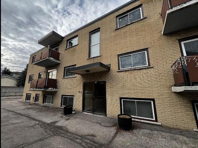 2 Br, 1 bath, Apartment 355 Clyde Road