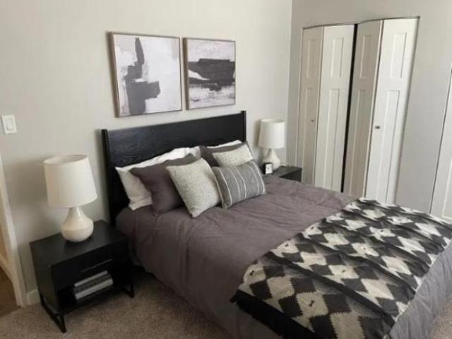 2 Br, 1 bath, Apartment 350 Inland Dr