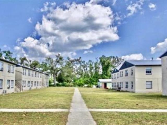 2 Br, 1 bath, Apartment 3519 East 1st Court