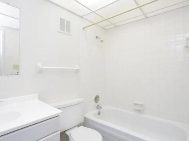 2 Br, 1 bath, Apartment 351 Andover Dr