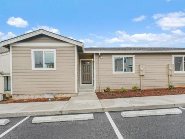 2 Br, 1 bath, Apartment 352 Ne Evergreen Ct