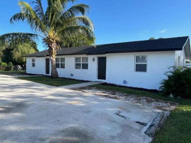 2 Br, 1 bath, Apartment 3644 Melaleuca Ln