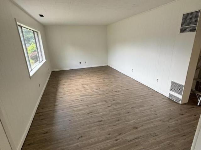 2 Br, 1 bath, Apartment 365 Weaverville Rd