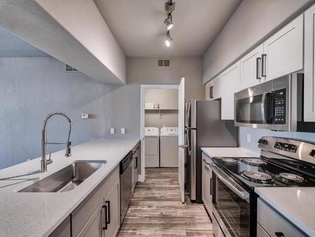 2 Br, 1 bath, Apartment 3777 E McDowell Rd