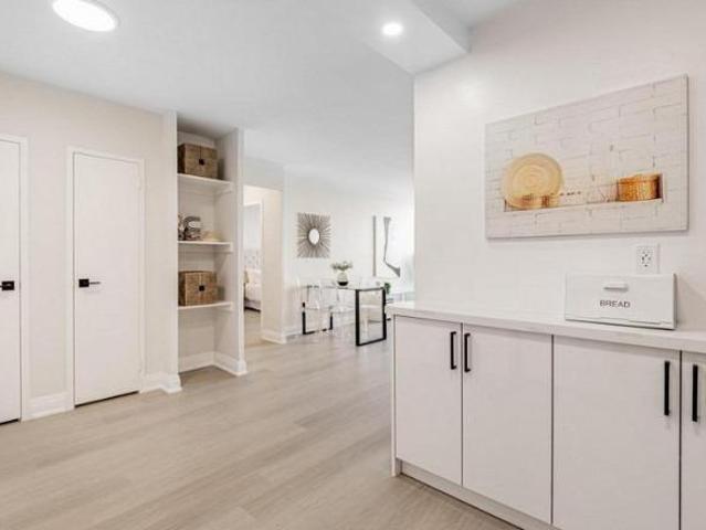 2 Br, 1 bath, Apartment 377 Ridelle Ave