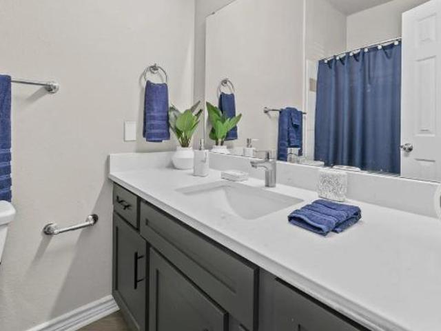 2 Br, 1 bath, Apartment 3700 Post Oak Blvd