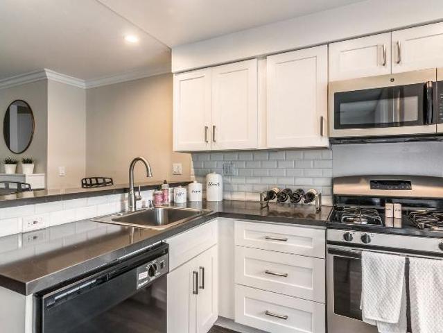 2 Br, 1 bath, Apartment 3700 S Sepulveda Blvd