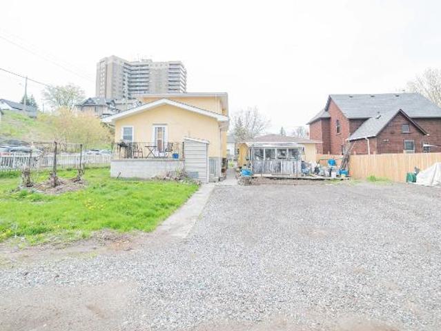 2 Br, 1 bath, Apartment 371 Ambrose St