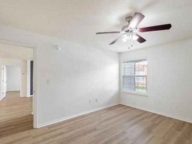 2 Br, 1 bath, Apartment 3730 W Rock Creek Rd
